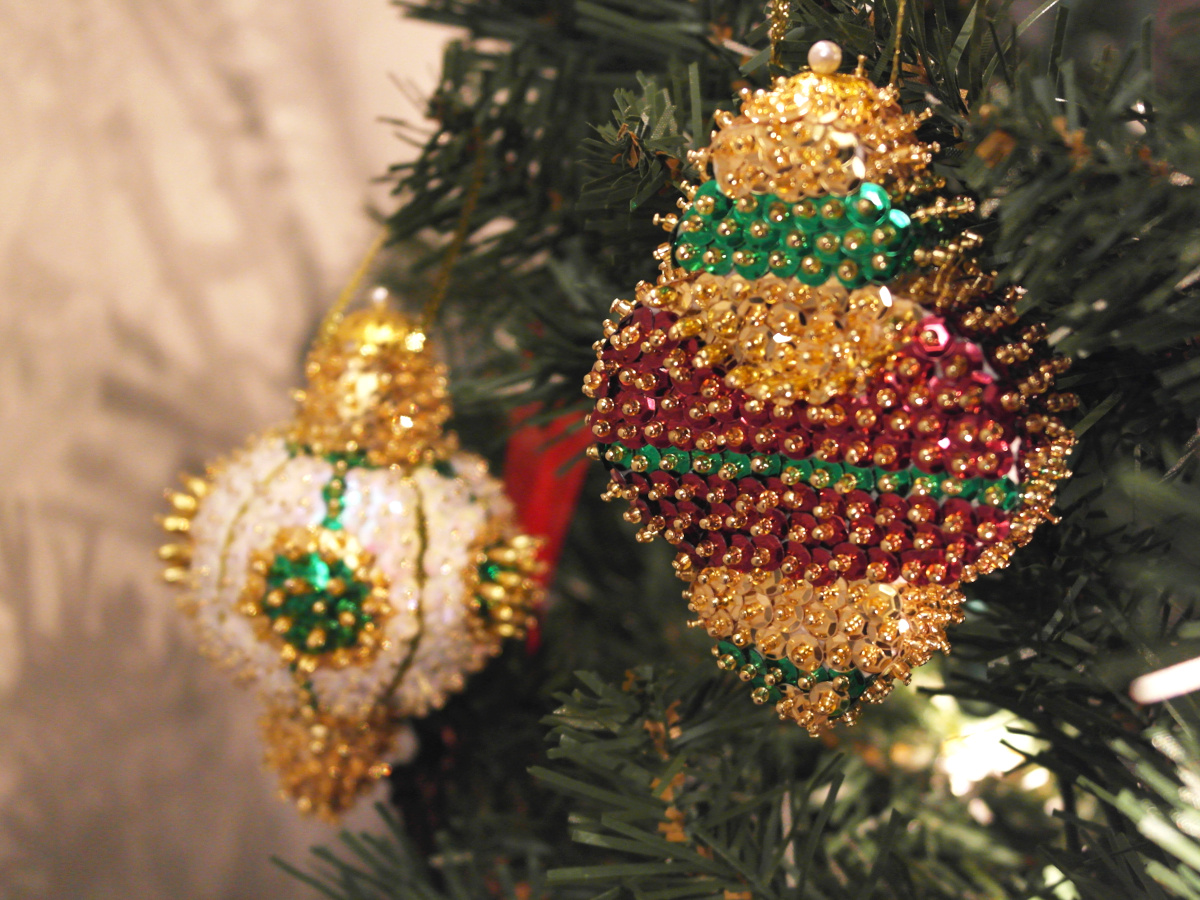 Making A Push Pin Sequin Decoration - Challenge Fifty Two
